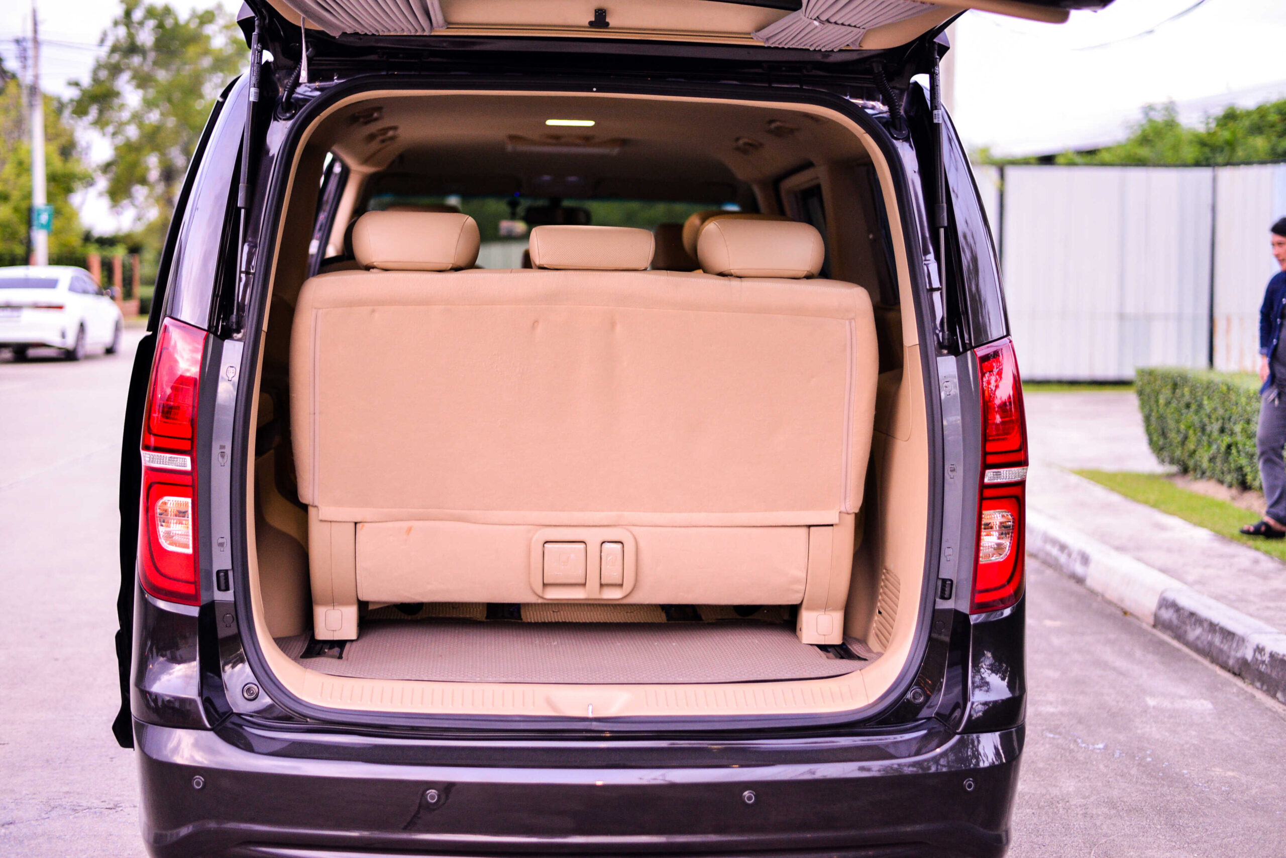 Hyundai H1 - revus-carrentals.com